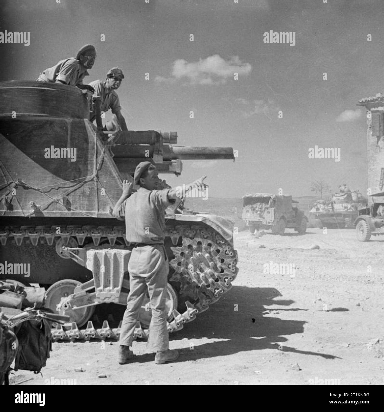 The British Army in Italy 1944 A Priest 105mm self-propelled gun crew ...