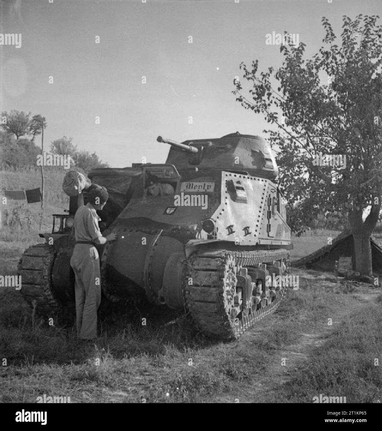 The British Army in Italy 1944 The Grant tank of 8th Army Tac HQ's ...