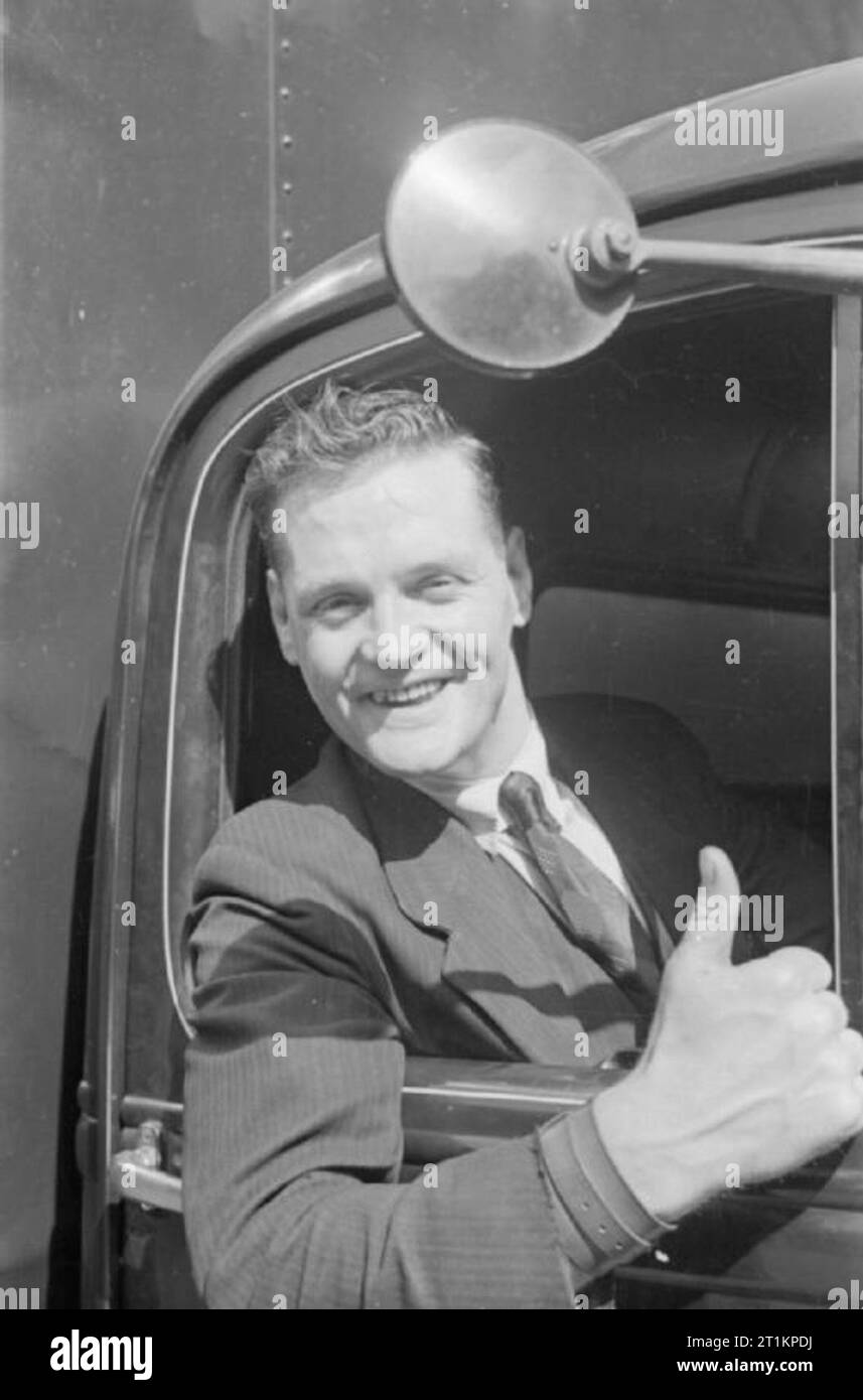 People at work in Wartime- Everyday Life in Wartime Britain, 1940 A ...