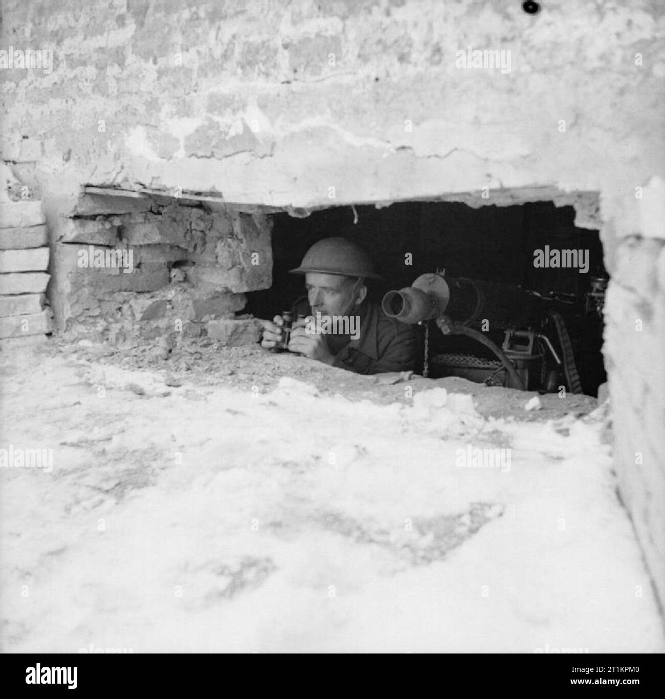 The British Army in Italy 1945 A Vickers machine-gun of 1st King's ...