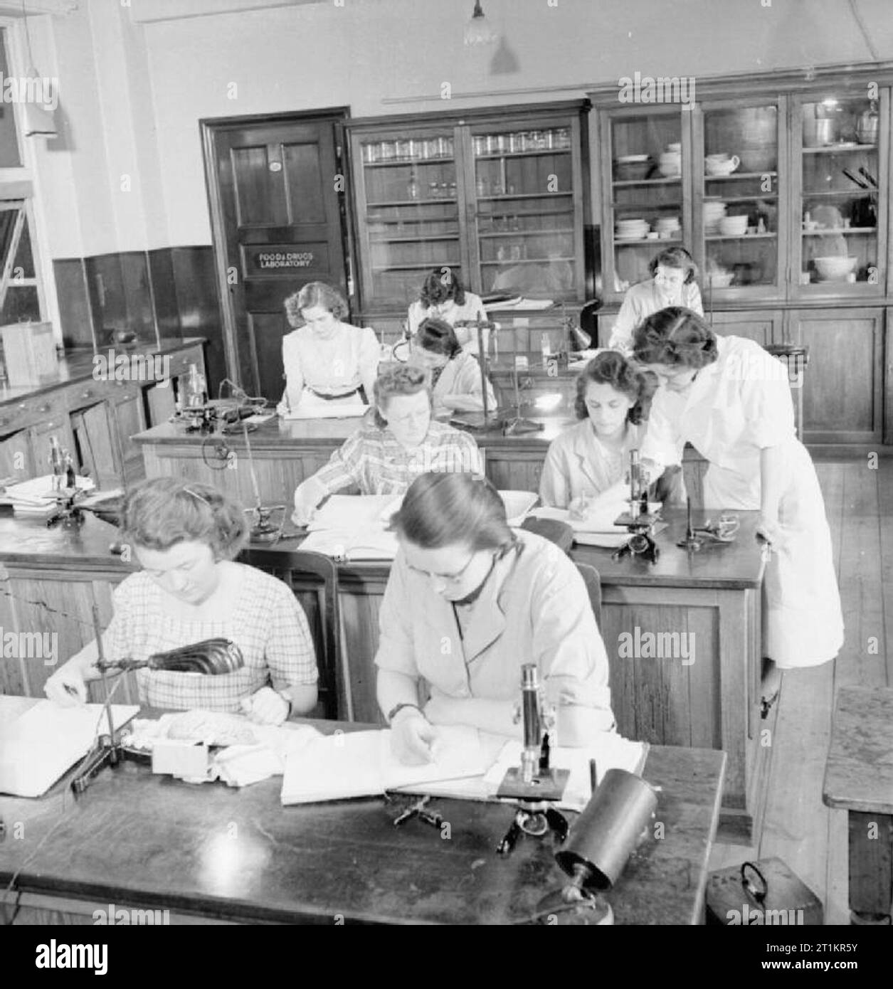 Ww2 teacher hi-res stock photography and images - Alamy