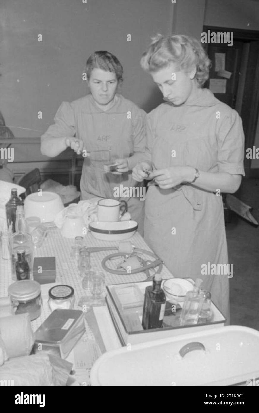 Ww2 medical equipment hi-res stock photography and images - Alamy