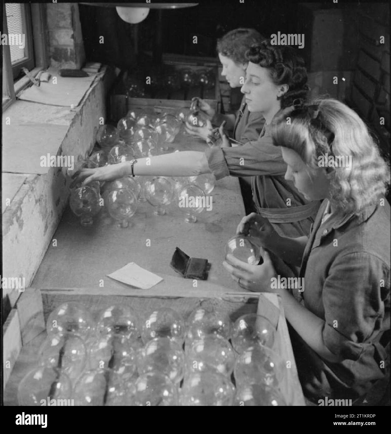 Sticky Bomb- the Production of the No 74 Grenade in Britain, 1943 Three ...