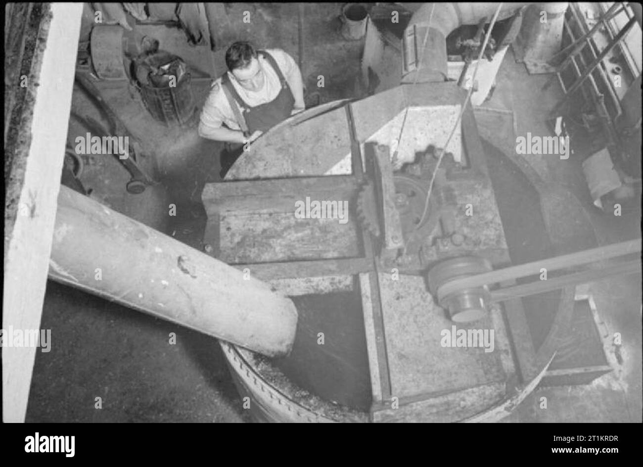 Sticky Bomb- the Production of the No 74 Grenade in Britain, 1943 In a ...