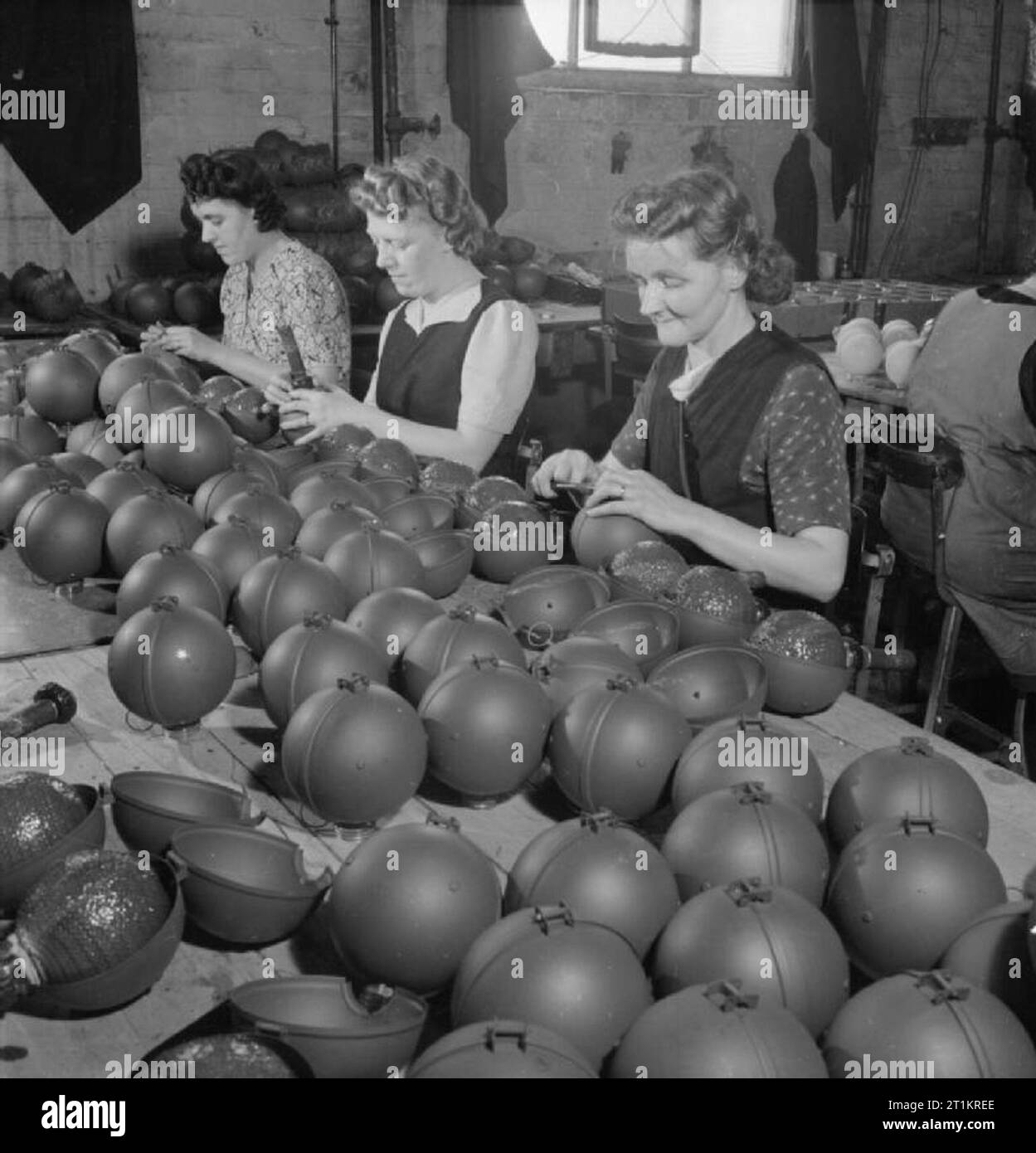 Sticky Bomb- the Production of the No 74 Grenade in Britain, 1943 Women ...