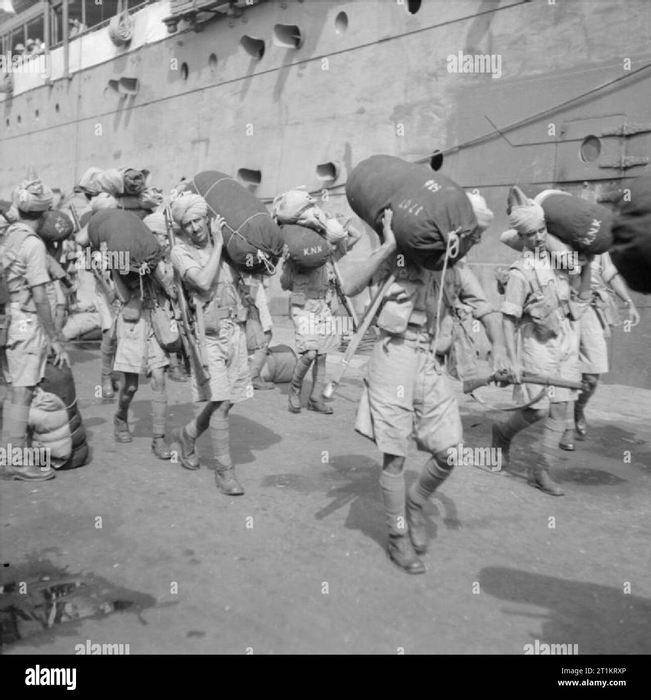 The British Army in Malaya 1941 Newly-arrived Indian troops carry their ...
