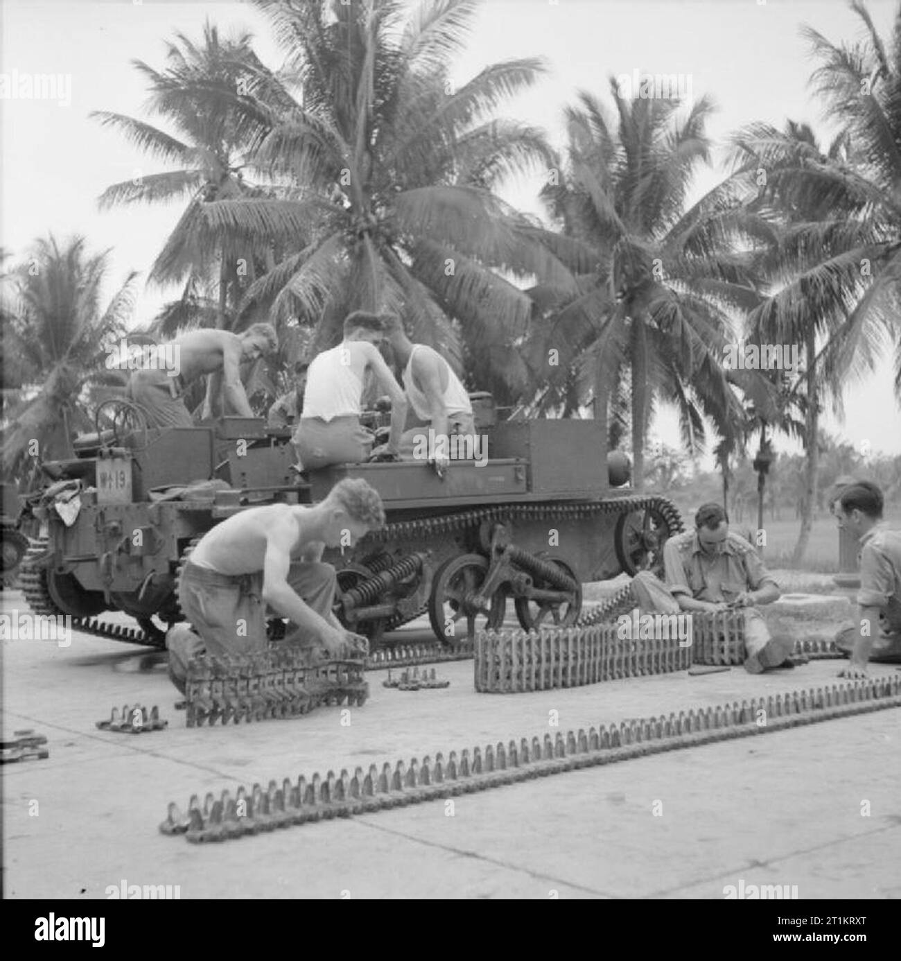 The British Army in Malaya 1941 British troops working on a Bren gun ...