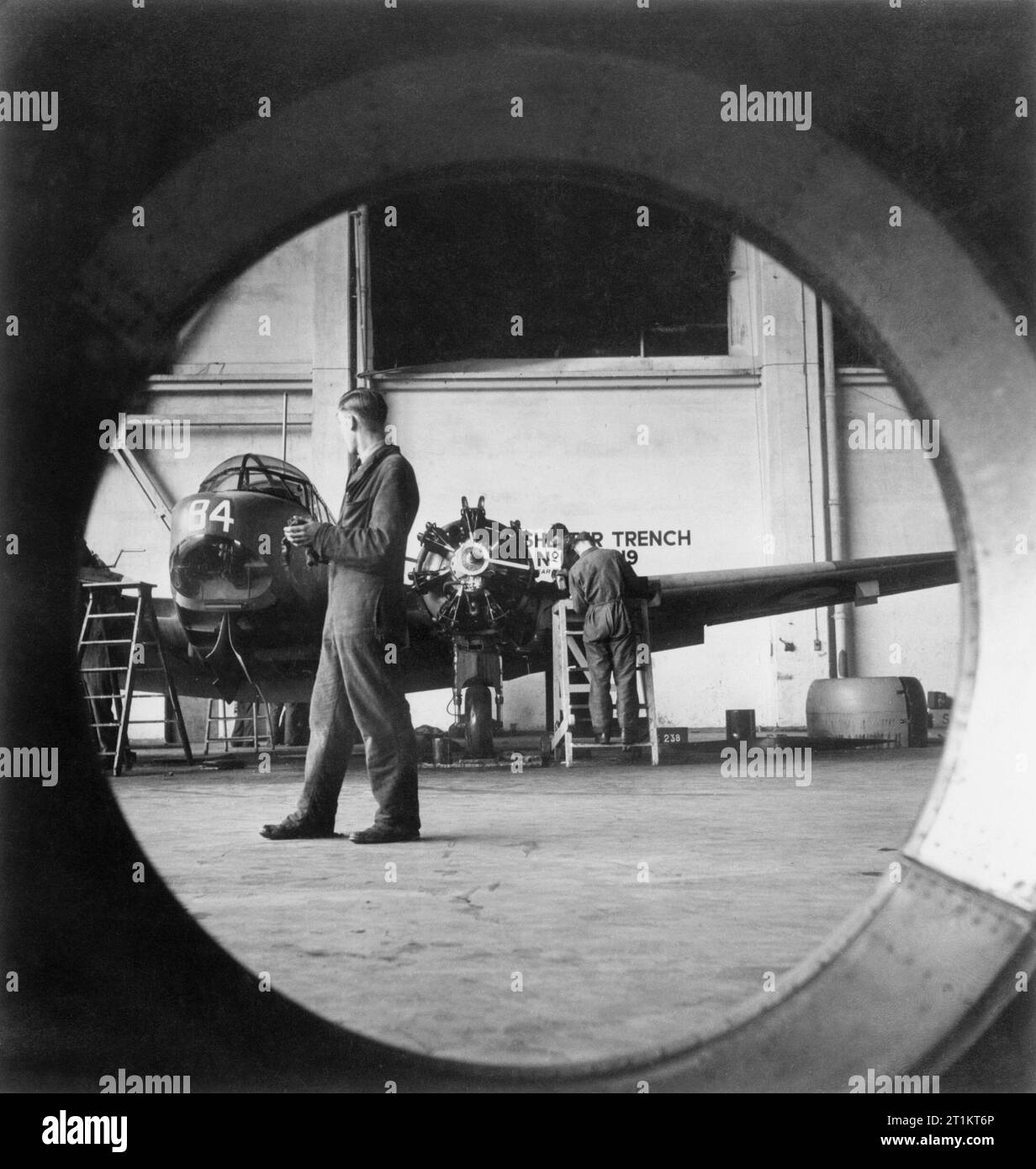 The Royal Air Force in Britain, 1941 RAF ground crew service an ...