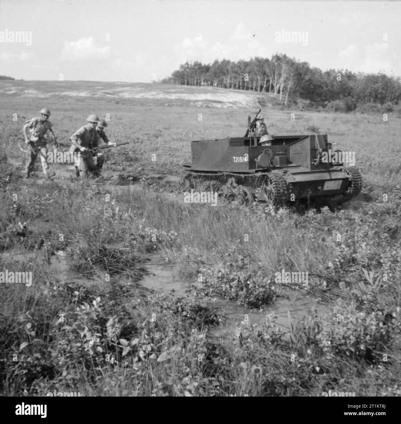 The British Army in Malaya 1941 Universal carrier and infantry of the ...