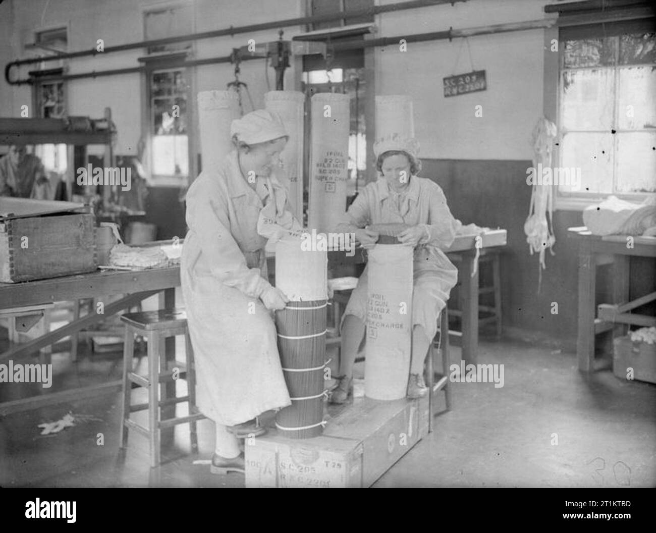 The Women Behind the Guns- Munitions Production in Britain, 1940 Two ...