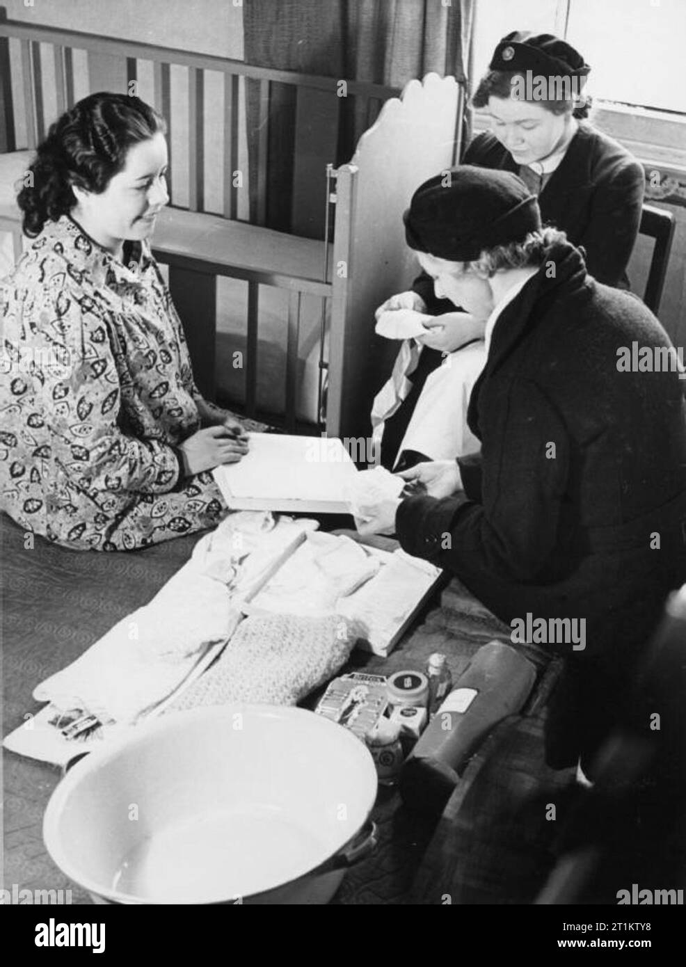 Ww2 child london hi-res stock photography and images - Alamy