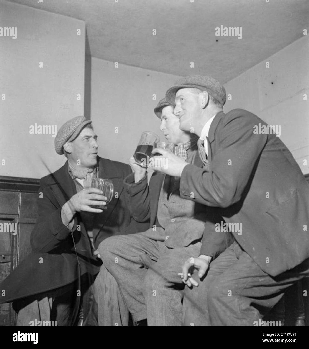 2 men in a pub Black and White Stock Photos & Images - Alamy