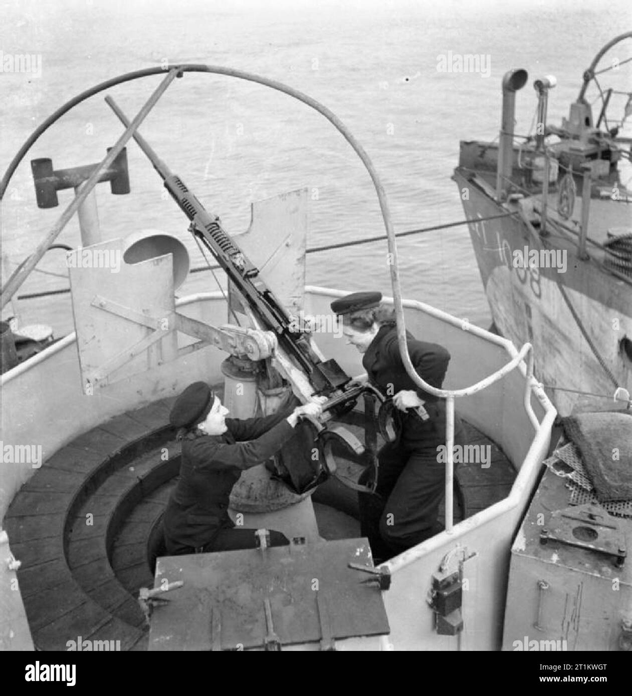 Women's Royal Naval Service- Wrens work on Assault Landing Craft, UK ...