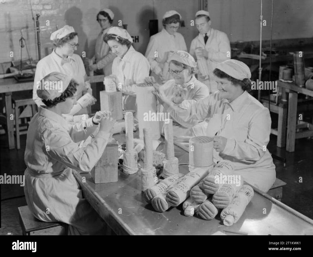Work at a Royal Ordnance Shell Filling Factory, January 1942 War ...