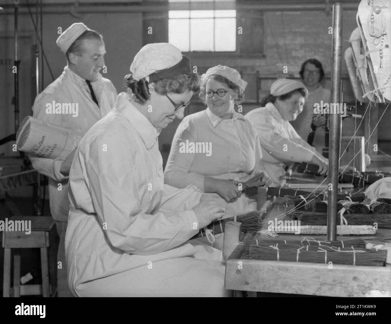Work at a Royal Ordnance Shell Filling Factory, January 1942 Women war ...