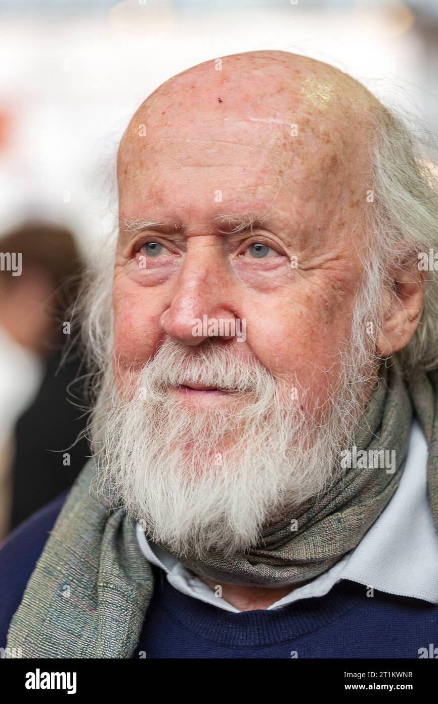 Brussels Books fair - The astrophysician Hubert Reeves comes to ...