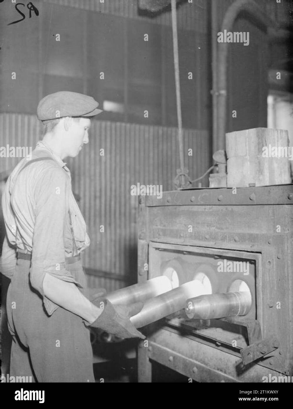 British world war 2 munitions factory hi-res stock photography and ...