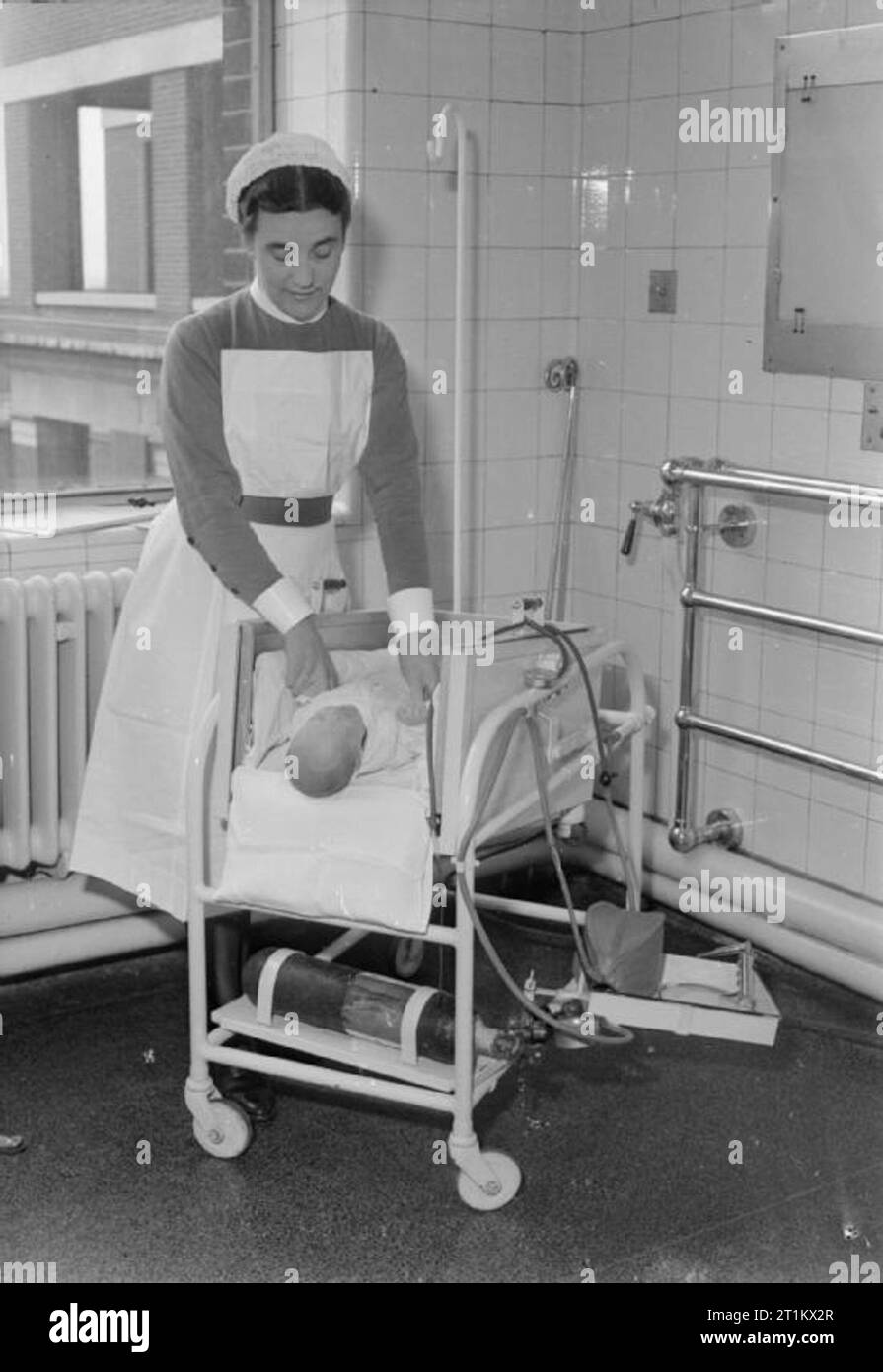 Oxygen box hi-res stock photography and images - Alamy