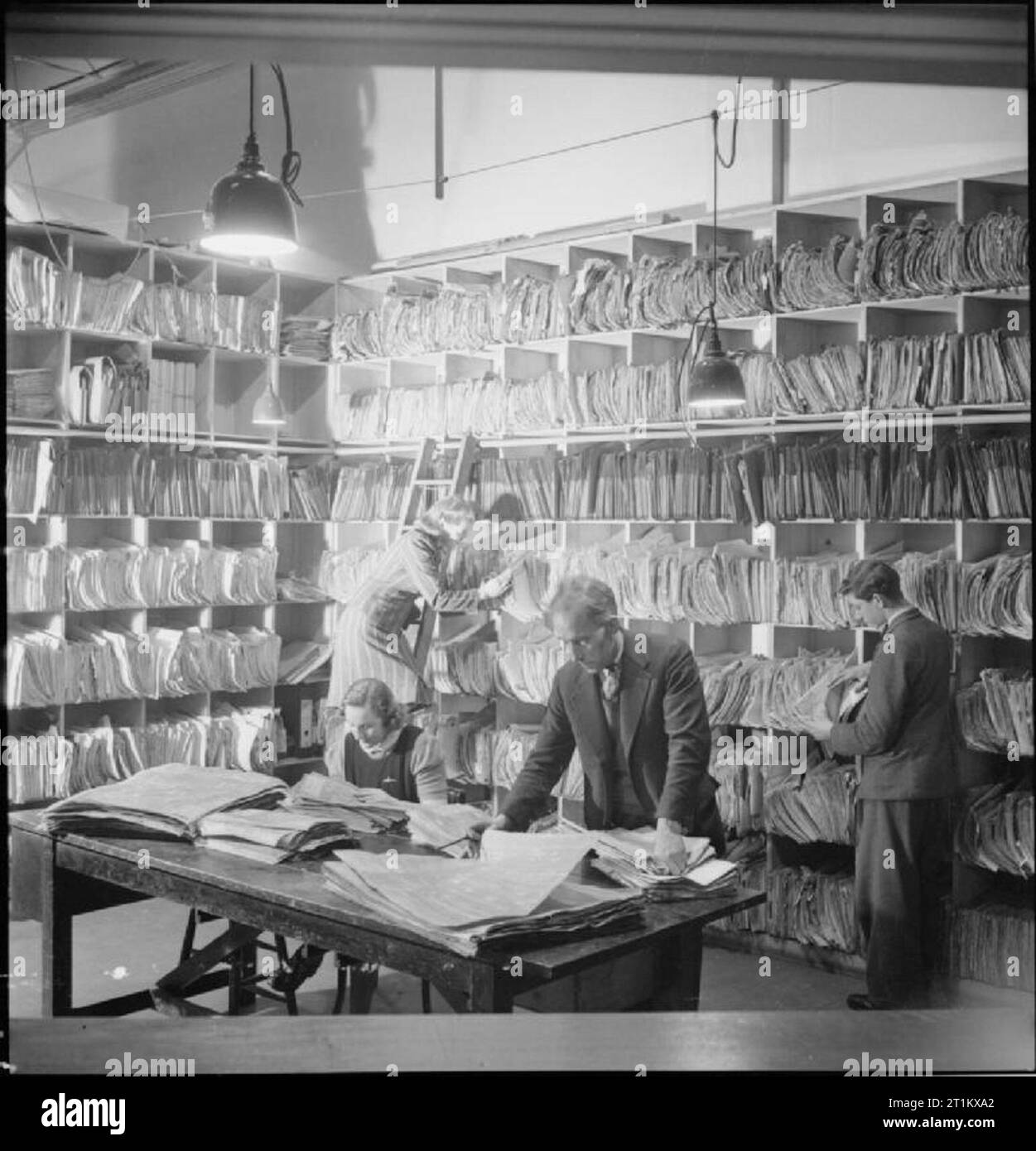 Birth of a Bomber- Aircraft Production in Britain, 1942 Workers file ...