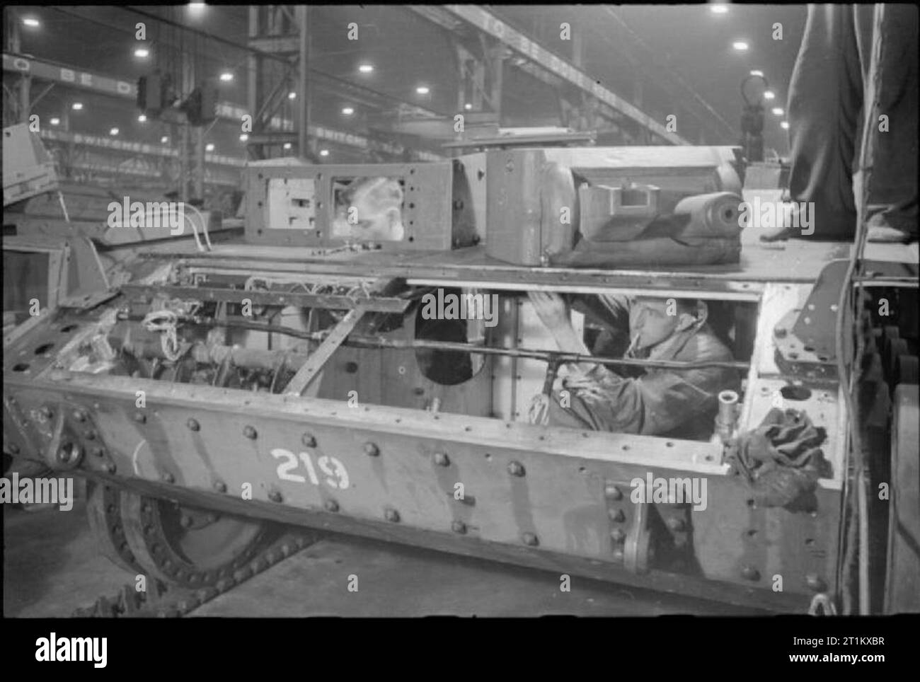 1941 british tank factory hi-res stock photography and images - Alamy