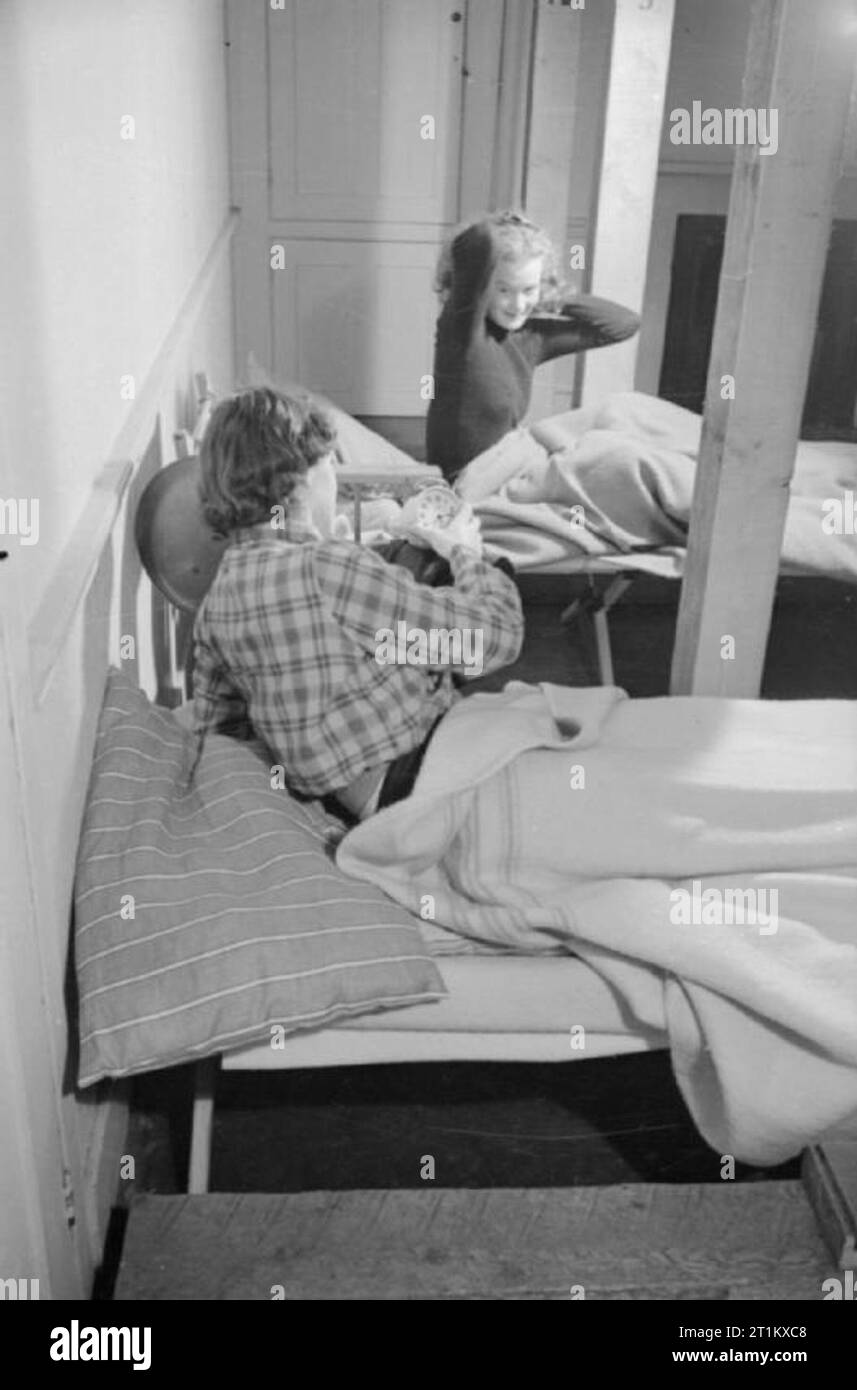 Blitz Canteen- Women of the Women's Voluntary Service Run a Mobile ...
