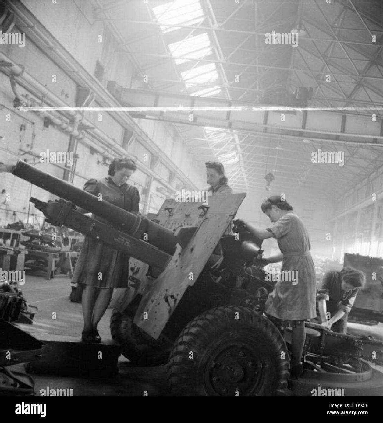 Ww2 field gun 25 hi-res stock photography and images - Alamy
