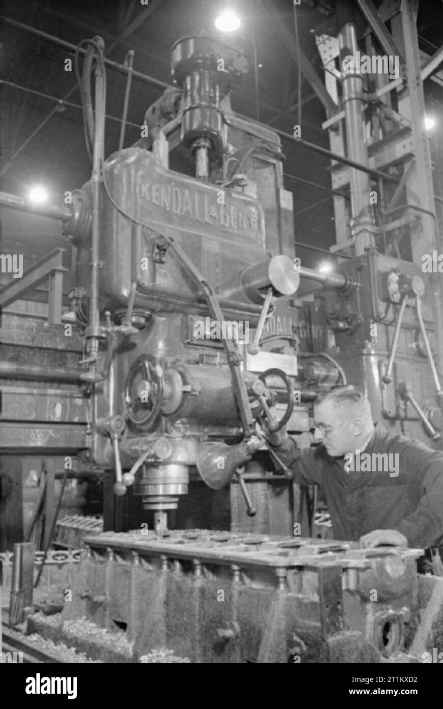 Birth of a British Tank- Tank Production in England, 1941 The crank ...