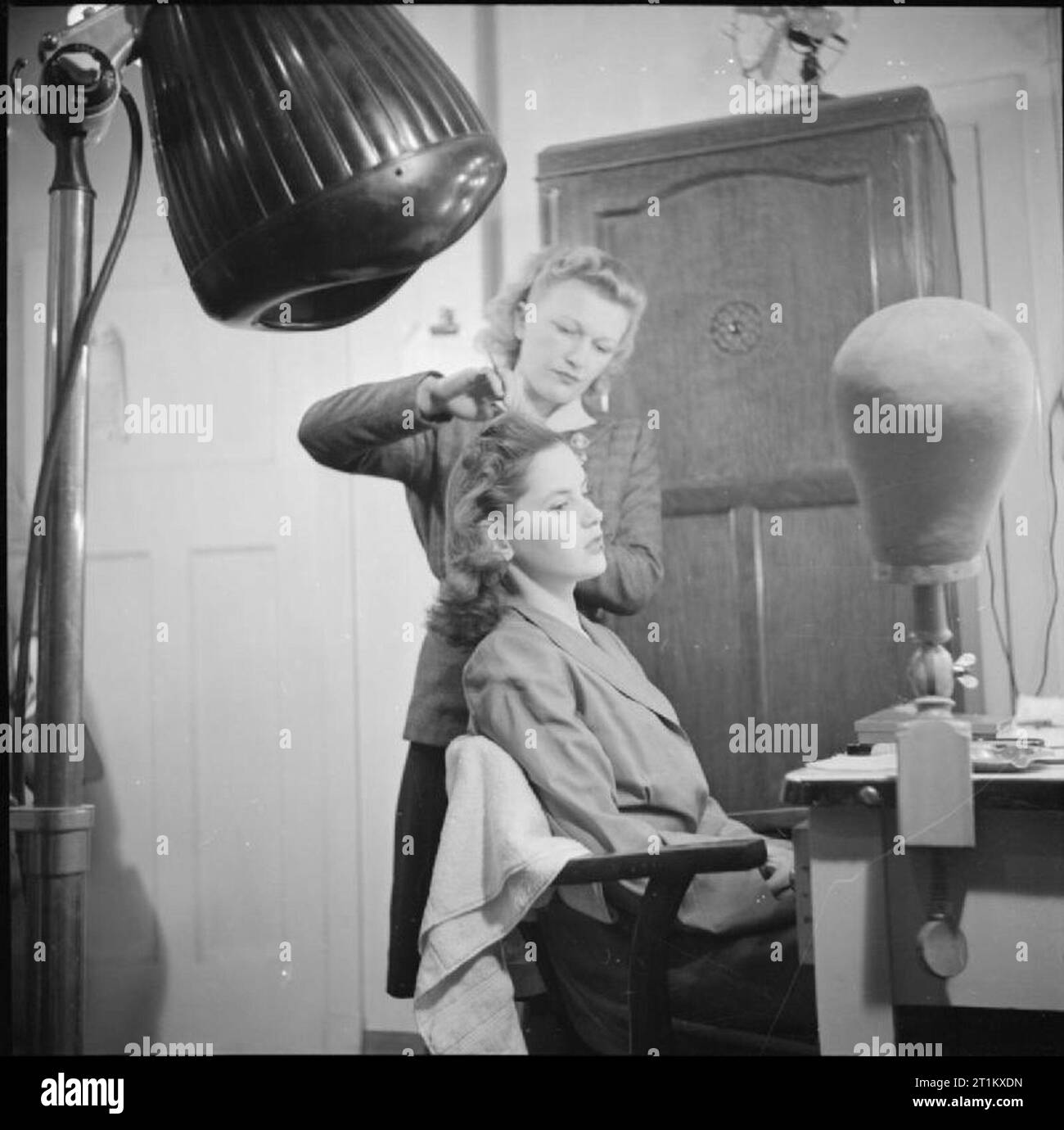 Birth of a Star- Everyday Life For Actress Muriel Pavlow, England, UK ...