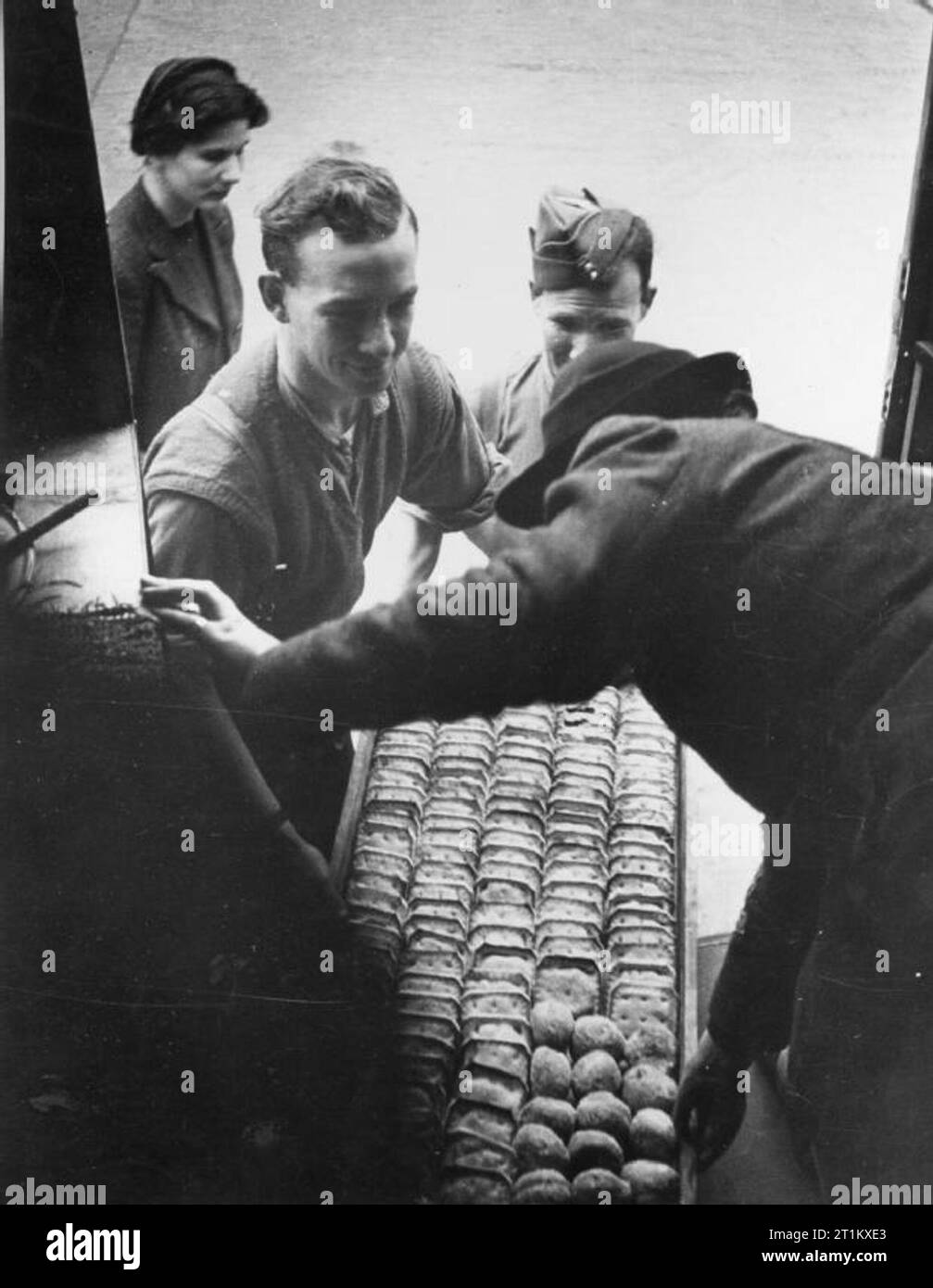 Blitz Canteen- Women of the Women's Voluntary Service Run a Mobile ...