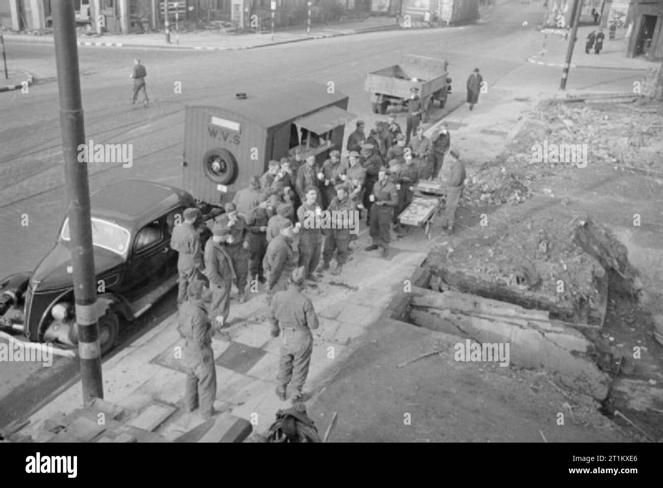 Blitz Canteen- Women of the Women's Voluntary Service Run a Mobile ...