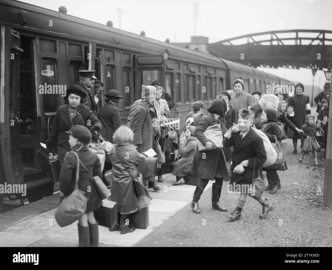 Ww2 children evacuated on train hi-res stock photography and images - Alamy