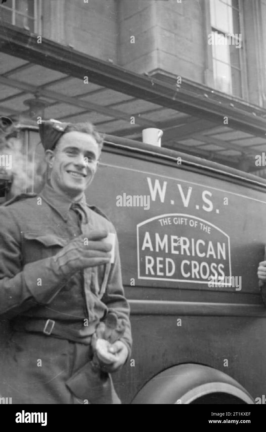 Blitz Canteen- Women of the Women's Voluntary Service Run a Mobile ...