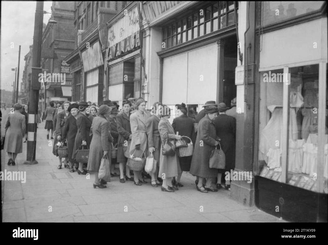 Britain Queues For Food- Rationing and Food Shortages in Wartime ...