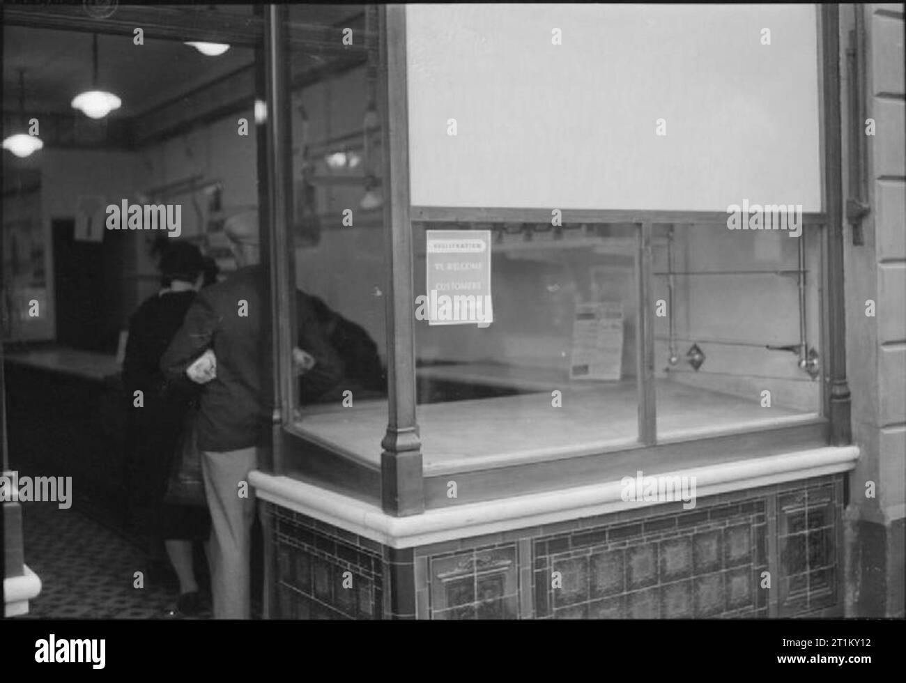 Queues for food ww2 hi-res stock photography and images - Alamy