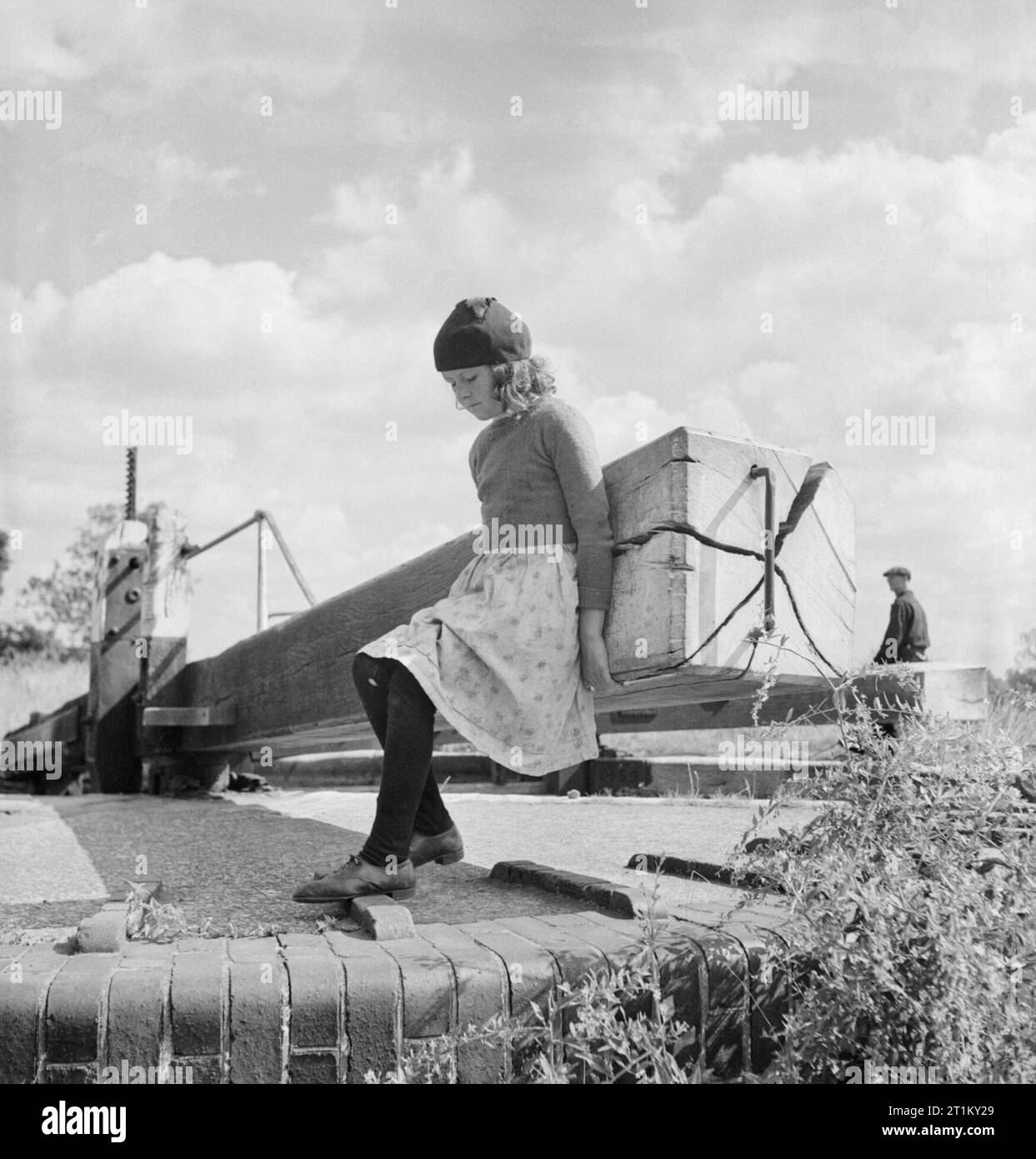 British Canals in Wartime- Transport in Britain, 1944 Valerie Gribbis ...