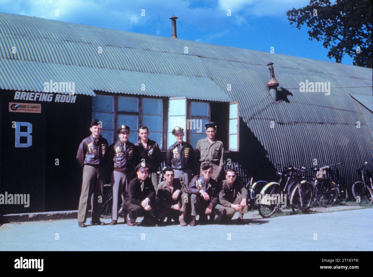 Bomber crew of the B-17G 'Full House' of the 95th Bomb Group outside a ...