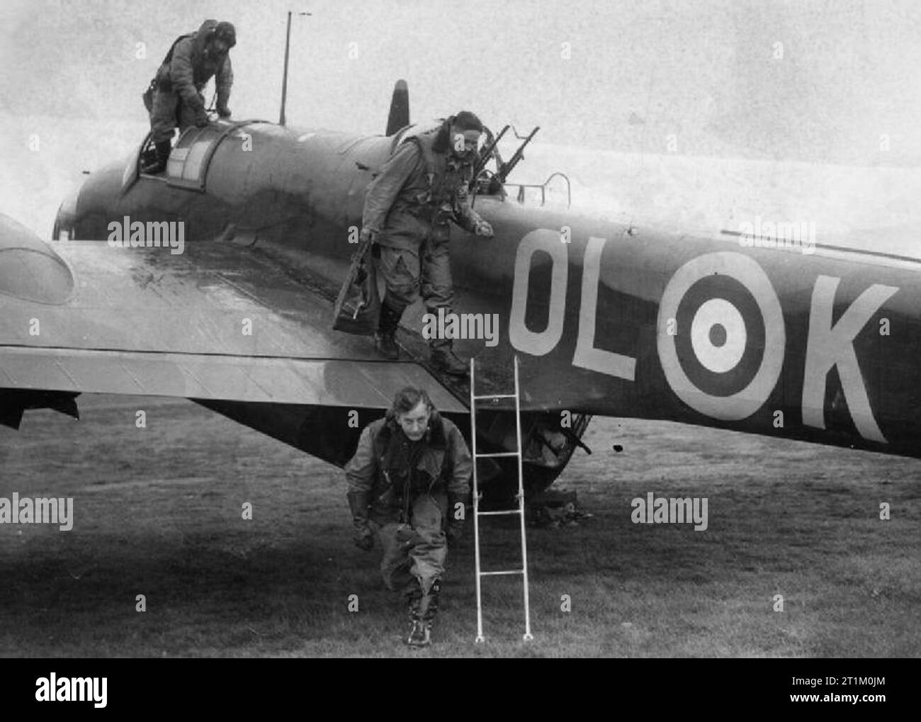 RAF Bomber Command 1940 The crew of a No. 83 Squadron Hampden exit the ...