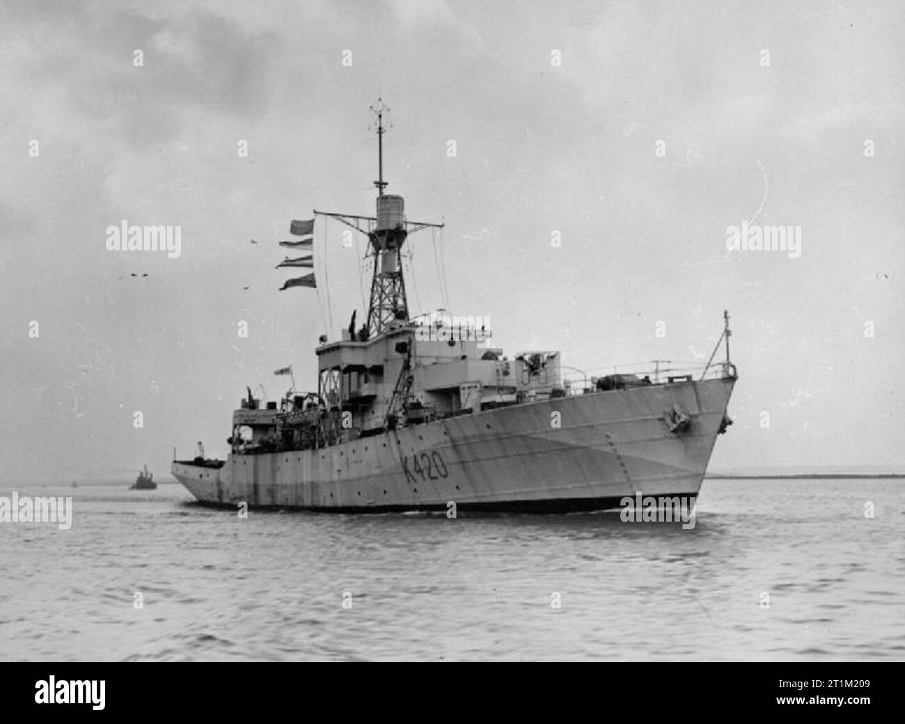 British Castle class corvette HMS Kenilworth Castle (K420) underway on ...