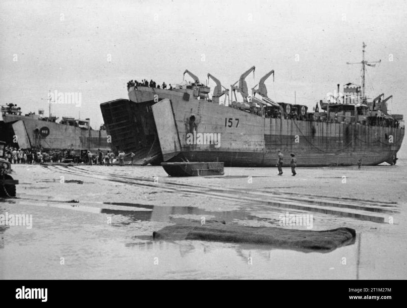 Lst (2) 157 Beached with bow doors open and ramp down Stock Photo - Alamy