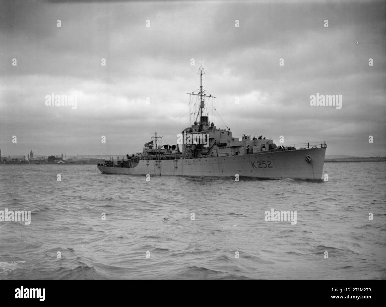 River class frigate HMS Helford Stock Photo - Alamy
