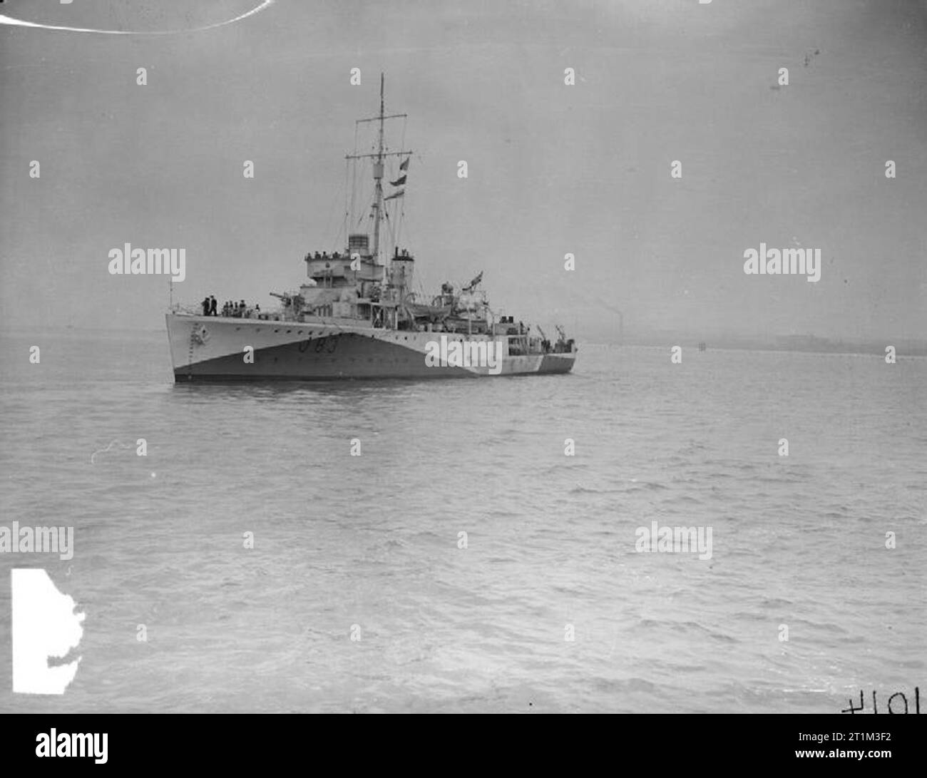 HMS Gleaner Underway in the Firth of Forth Stock Photo - Alamy