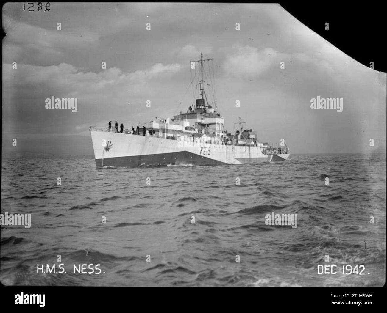 HMS Ness Underway Stock Photo - Alamy