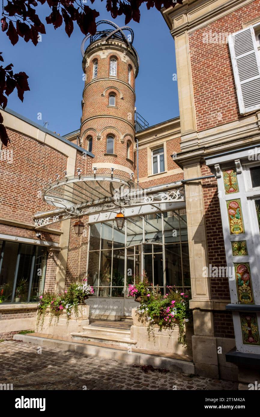 The famous writer's mansion Jules Verne in Amiens | Maison du celebre ...