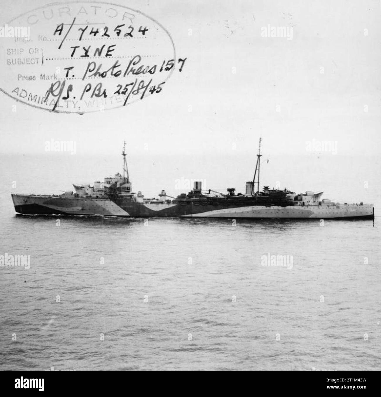 HMS Tyne Underway Stock Photo - Alamy