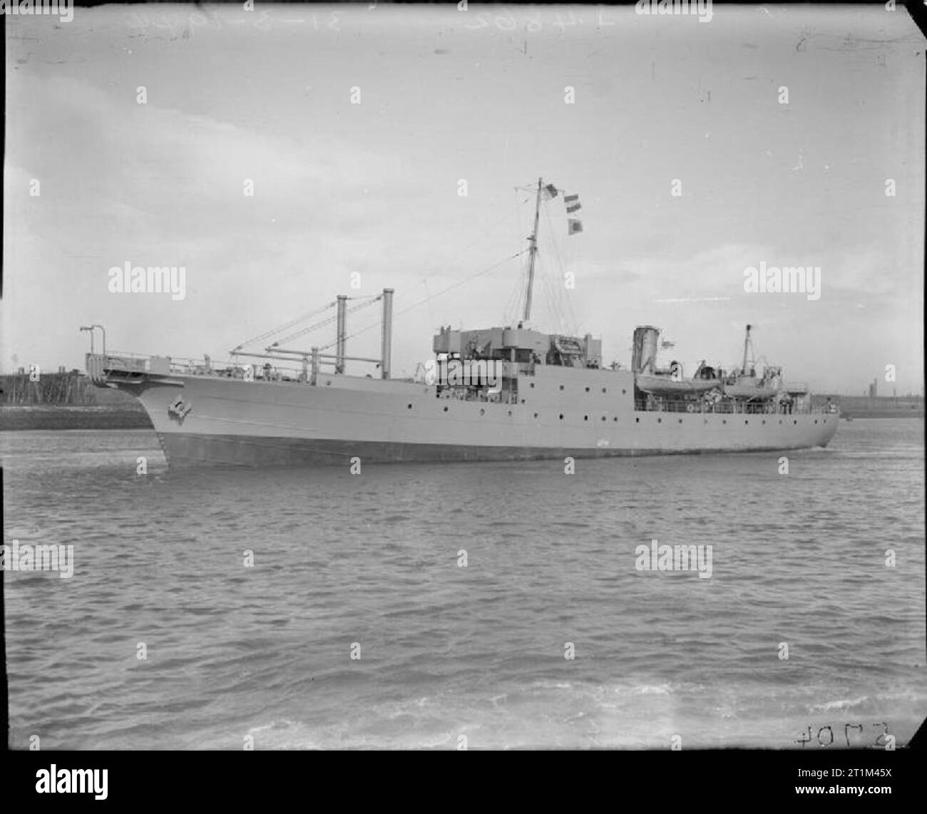 Ministry of defence foxhill collection of ship photographs hi-res stock ...