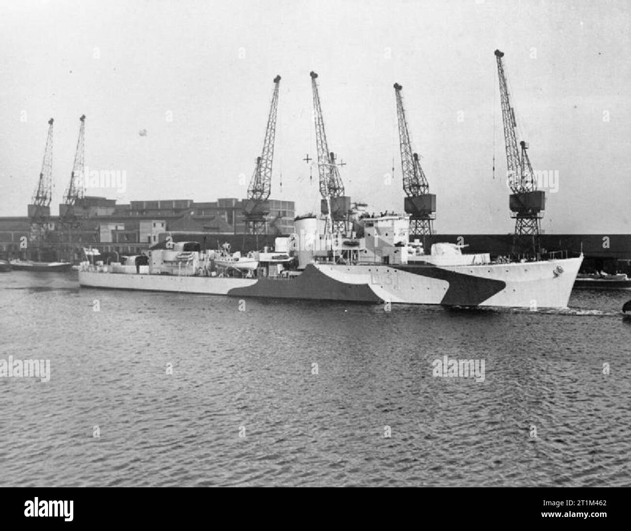 Royal Navy destroyer HMS Chiddingfold (L31) on completion Stock Photo ...