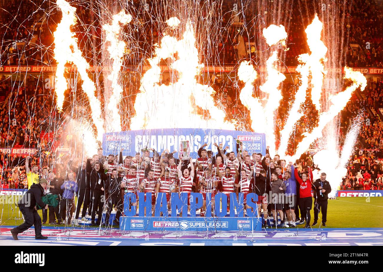 Wigan Warriors lift the trophy after winning the Betfred Super League ...