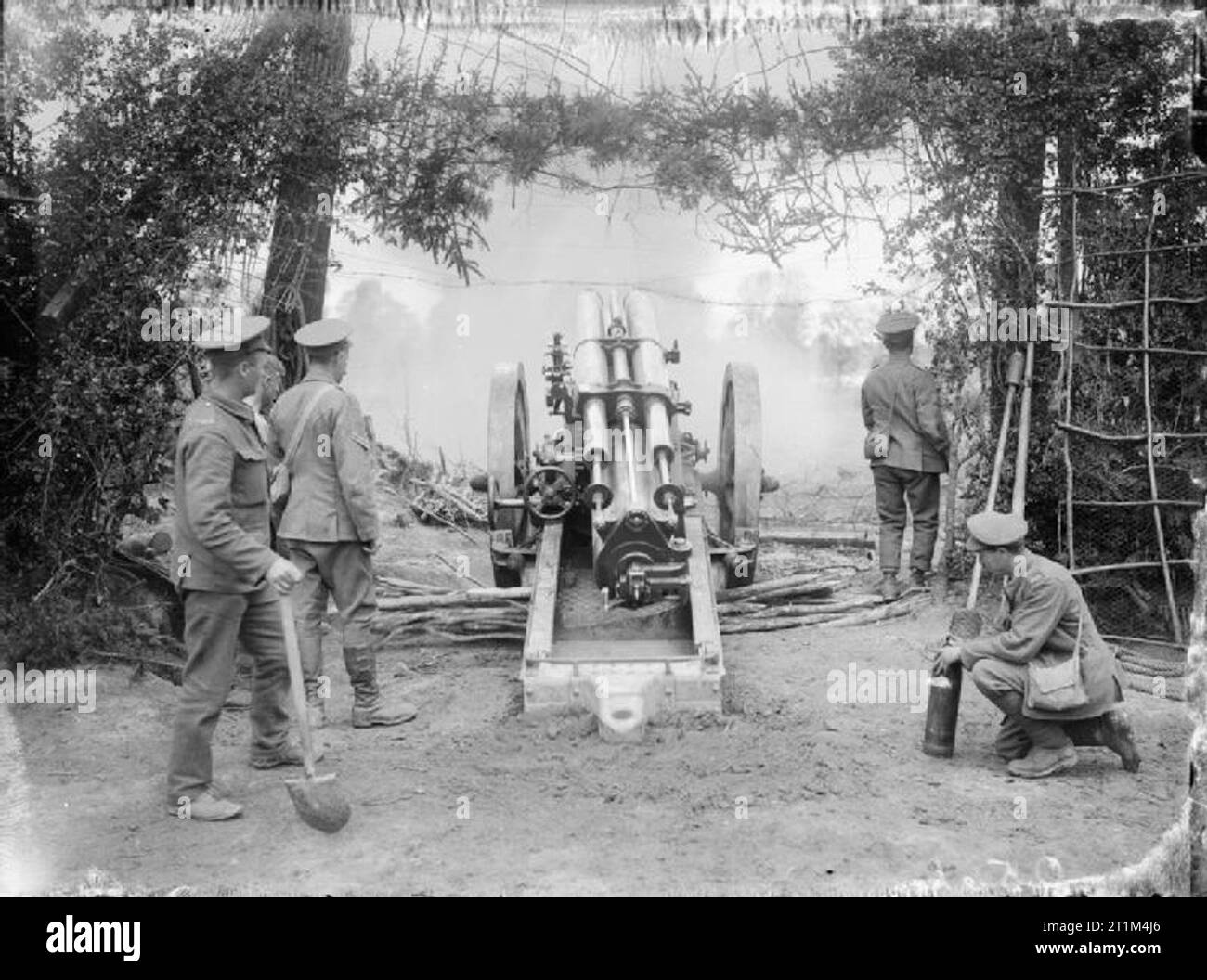 60 pounder gun in action Dainville 12-05-1916 Stock Photo - Alamy