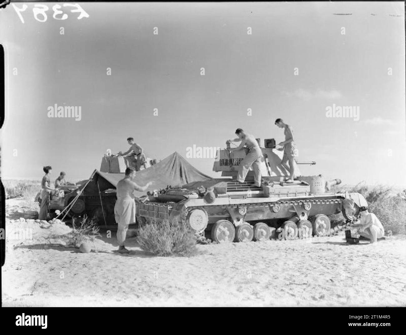 The British Army in North Africa 1940 A9 Cruiser tank crews set up camp ...