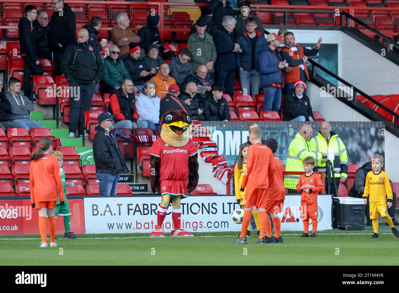 Efl mascots hi-res stock photography and images - Alamy